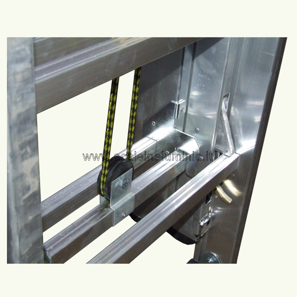 Scala In Alluminio Con Fune Di Sollevamento 3 Rampe 12 Gradini Altezza Massima Mt8 9